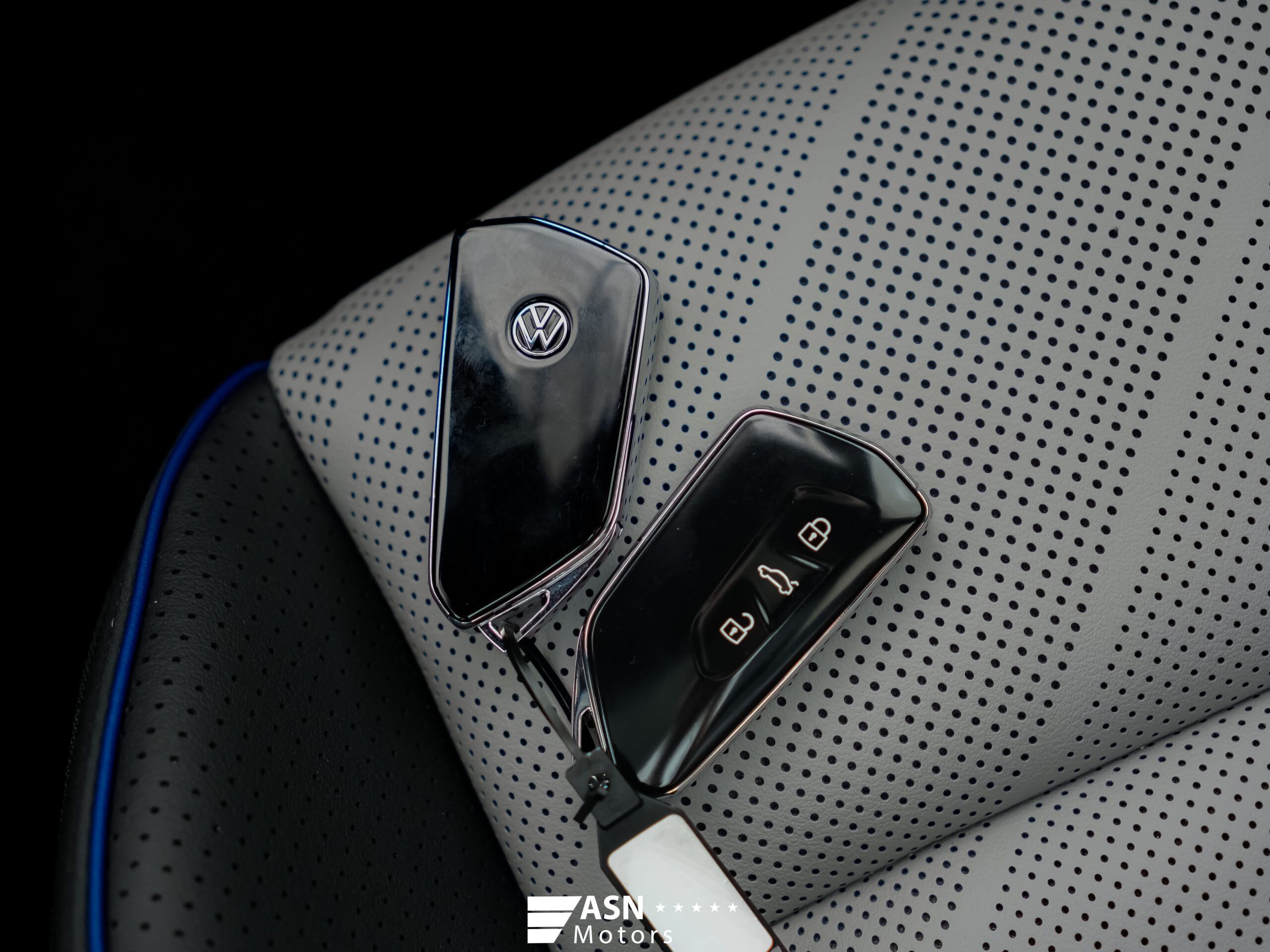 Volkswagen Golf R-Line Grey Nardo Black Package 2025 – ASN Motors UAE